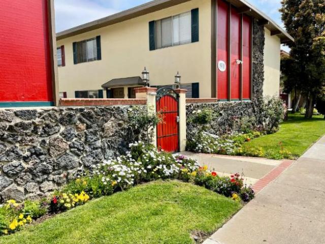 2 Br, 2 bath, Condo 1978 Maple Ave