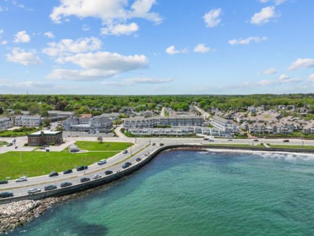 2 Br, 2 bath, Condo 19 Beach Street