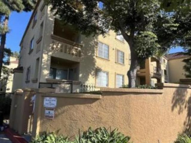 2 Br, 2 bath, Condo 2005 Burton St