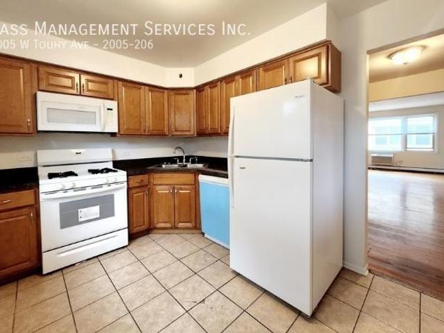 2 Br, 2 bath, Condo 2005 W Touhy Ave