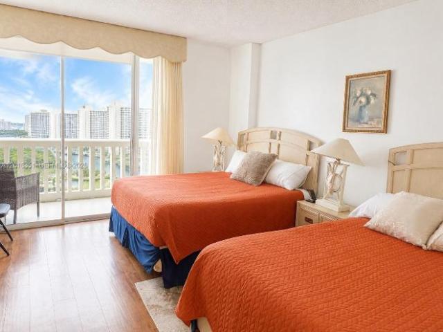 2 Br, 2 bath, Condo 2000 Island Blvd