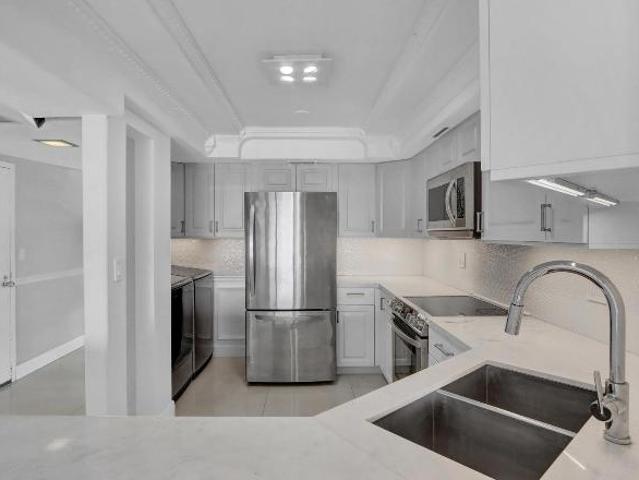 2 Br, 2 bath, Condo 2000 Presidential Way