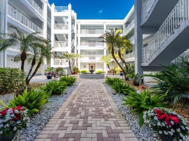 2 Br, 2 bath, Condo 2001 Bal Harbor Blvd