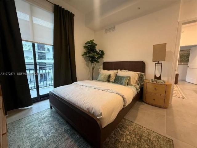 2 Br, 2 bath, Condo 2001 Van Buren St