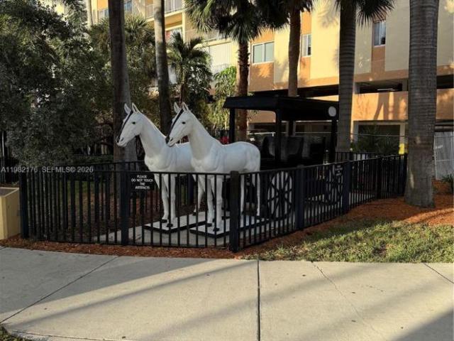 2 Br, 2 bath, Condo 200 178th Dr