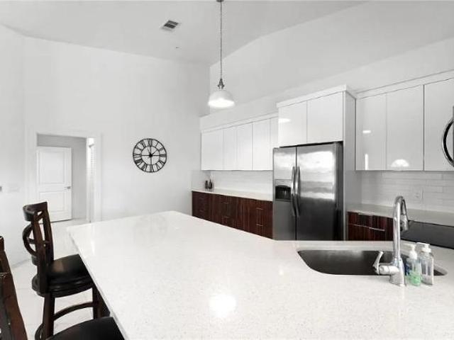 2 Br, 2 bath, Condo 200 Gardens Edge Dr