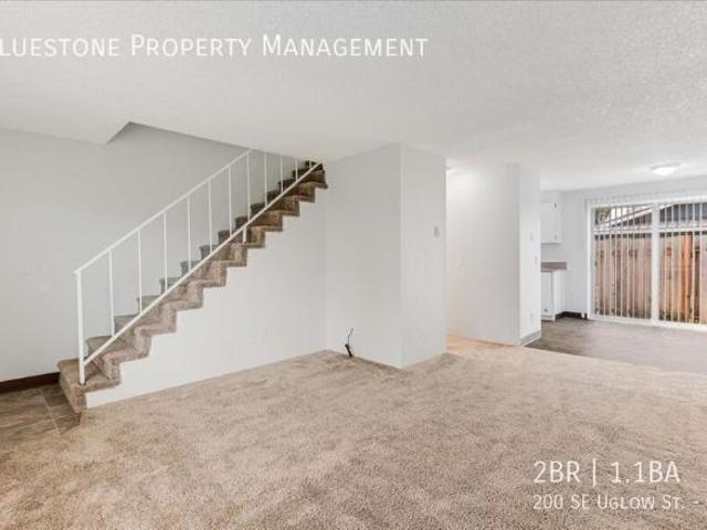 2 Br, 2 bath, Condo 200 SE Uglow St