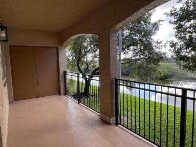 2 Br, 2 bath, Condo 200 SW 117th Ter
