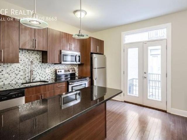 2 Br, 2 bath, Condo 2012 West Girard