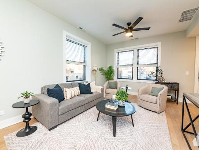 2 Br, 2 bath, Condo 2026 West Montrose