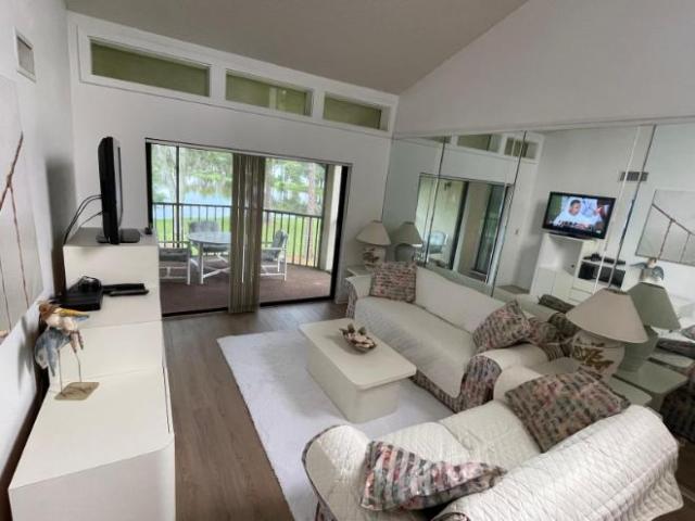 2 Br, 2 bath, Condo 202 Woodlake Wynde