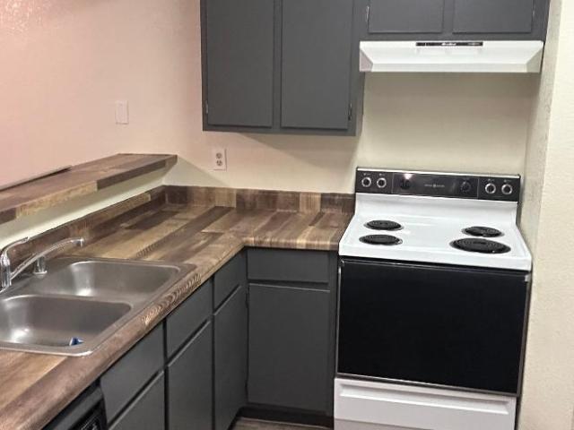 2 Br, 2 bath, Condo 2044 Mesquite Ln