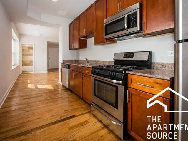 2 Br, 2 bath, Condo 2046 West Touhy
