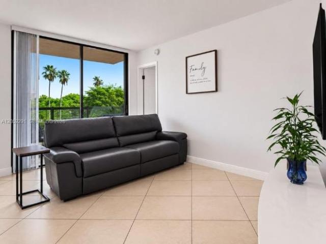 2 Br, 2 bath, Condo 2055 SW 122nd Ave