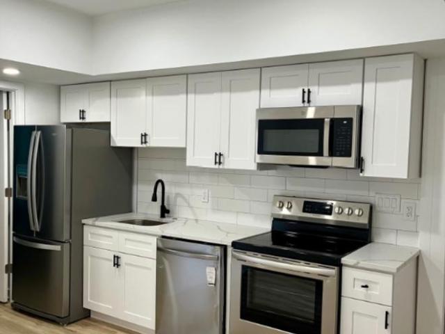 2 Br, 2 bath, Condo 2053 W Oxford St