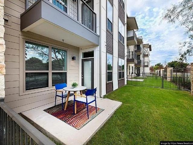 2 Br, 2 bath, Condo 2105 S Forum Drive
