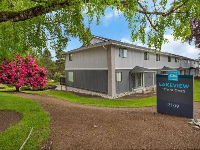 2 Br, 2 bath, Condo 2109 123rd Ave Ne