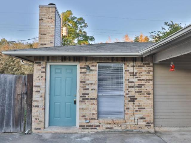 2 Br, 2 bath, Condo 2102 Courtney St