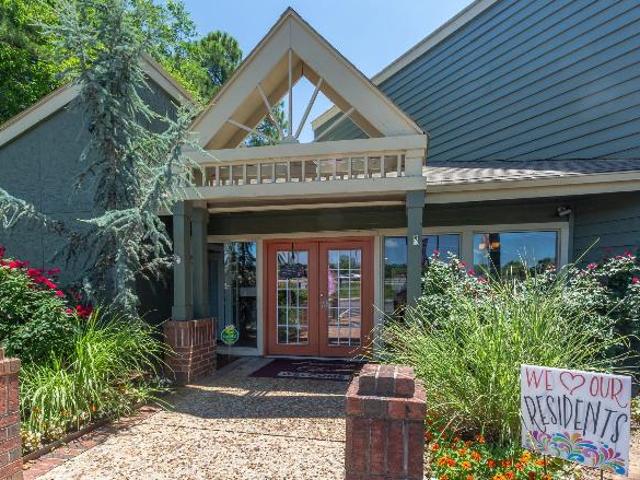 2 Br, 2 bath, Condo 2102 E 51st St