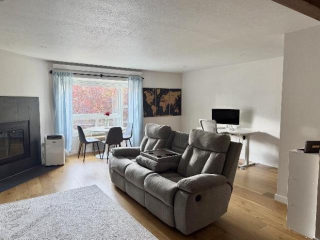 2 Br, 2 bath, Condo 210 Boylston Ave E