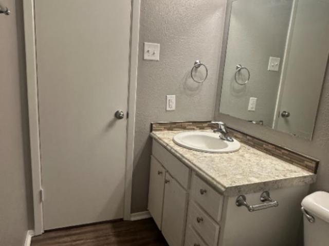 2 Br, 2 bath, Condo 2114 E Marshall Ave