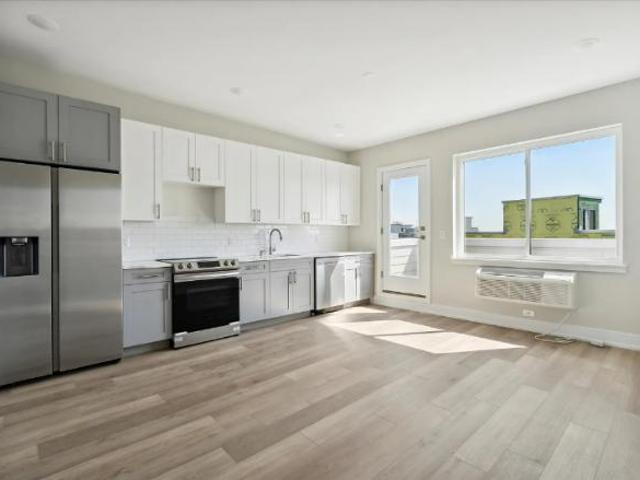 2 Br, 2 bath, Condo 2117 Germantown Ave