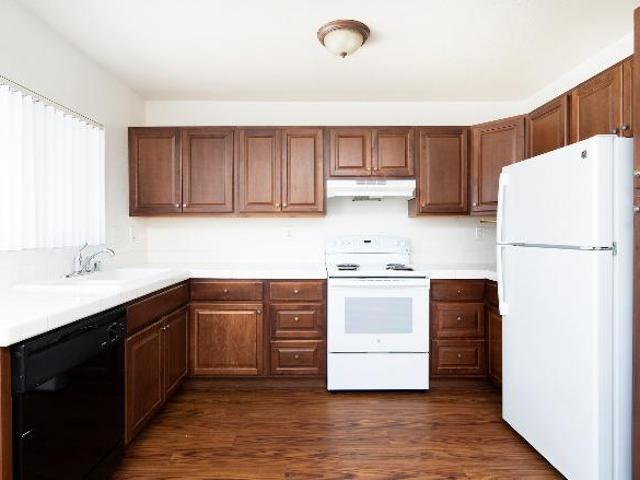 2 Br, 2 bath, Condo 2112 2114 Thomas Avenue 2114