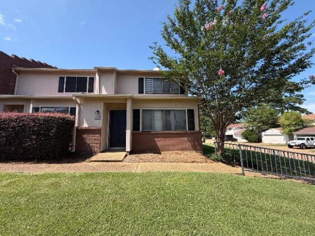 2 Br, 2 bath, Condo 211 Lakebend Circle