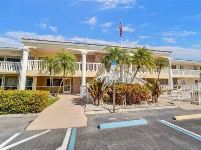 2 Br, 2 bath, Condo 2121 Ne 68th St