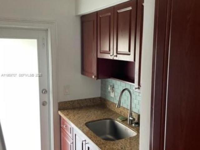 2 Br, 2 bath, Condo 2121 Biarritz Dr