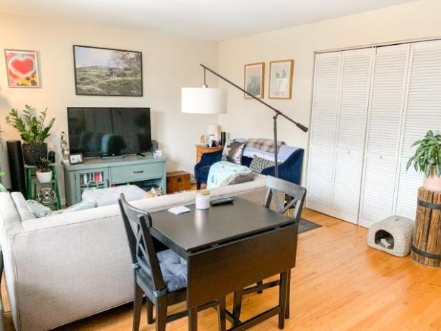 2 Br, 2 bath, Condo 2121 W Berwyn Ave