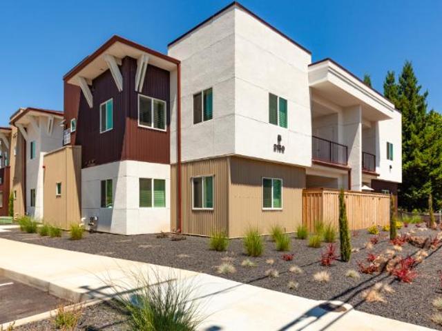 2 Br, 2 bath, Condo 2160 Humbooldt Rd 100