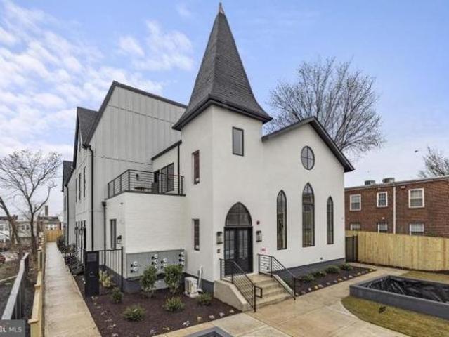 2 Br, 2 bath, Condo 217 16th St NE