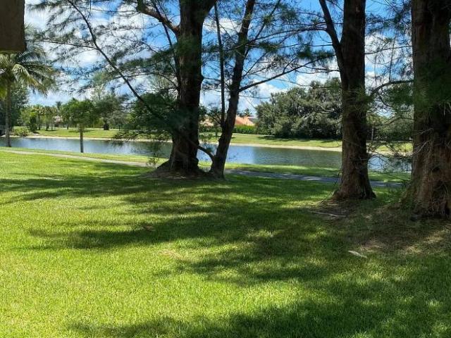 2 Br, 2 bath, Condo 21900 Lake Forest Cir