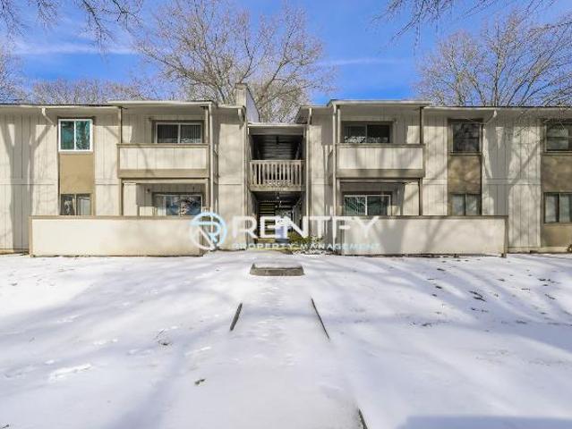 2 Br, 2 bath, Condo 2205 Sunderland Rd