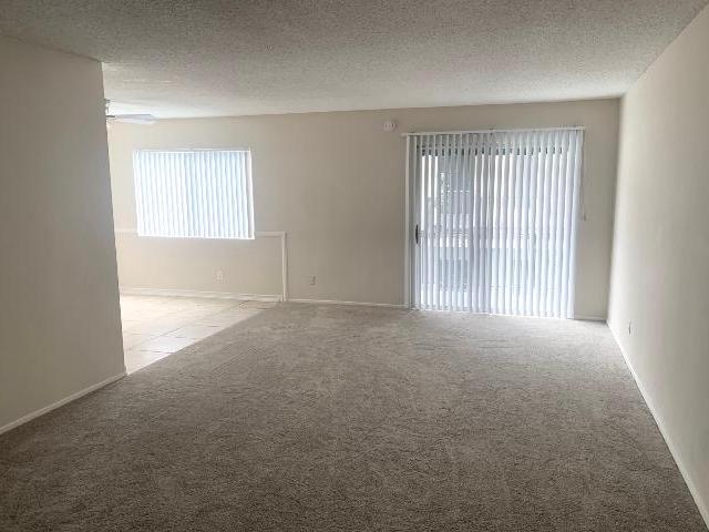 2 Br, 2 bath, Condo 220 E Live Oak St