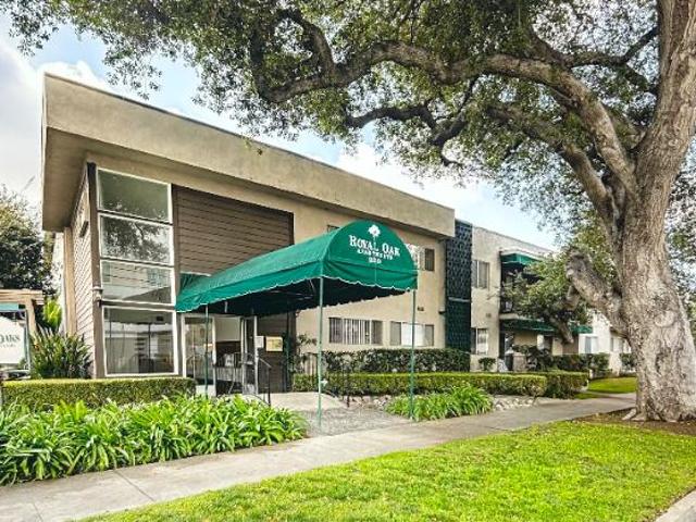2 Br, 2 bath, Condo 220 East Live Oak St