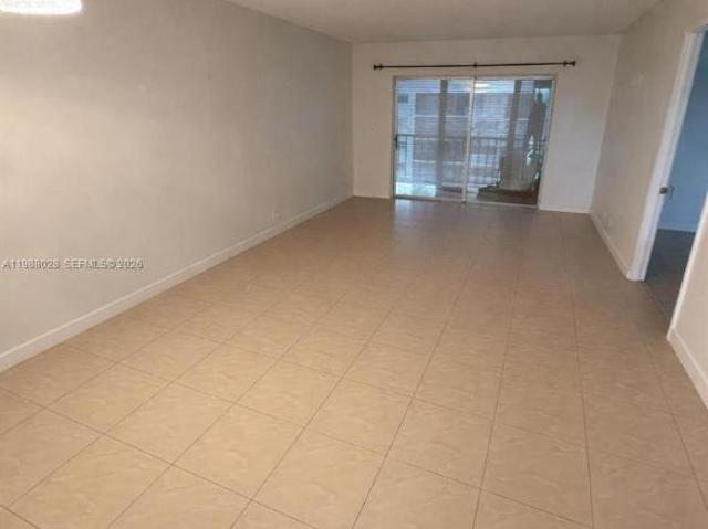 2 Br, 2 bath, Condo 220 SW 9th Ave