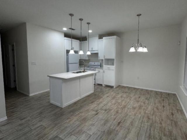 2 Br, 2 bath, Condo 2214 E Valley Circle