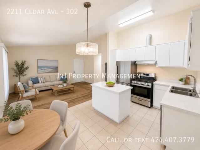 2 Br, 2 bath, Condo 2211 Cedar Ave