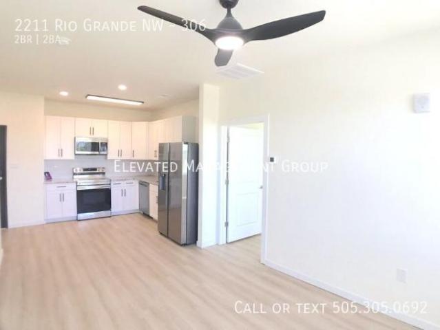 2 Br, 2 bath, Condo 2211 Rio Grande NW