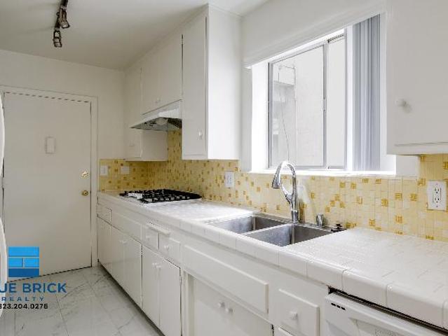2 Br, 2 bath, Condo 221 S Reeves Dr