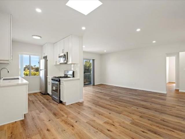 2 Br, 2 bath, Condo 2233 S Ridgeley Dr