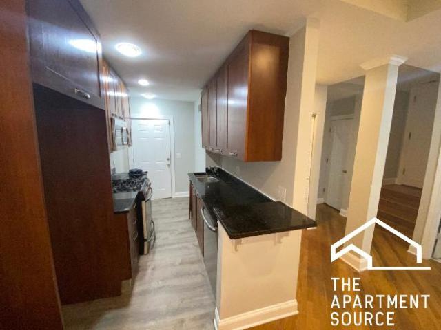2 Br, 2 bath, Condo 2242 West Morse Ave