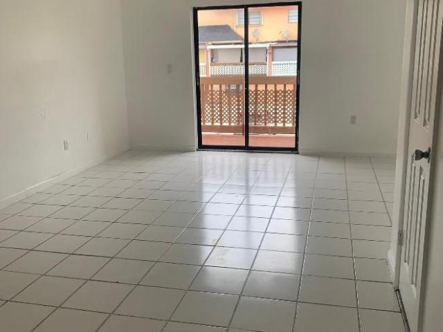 2 Br, 2 bath, Condo 2261 W 53 St