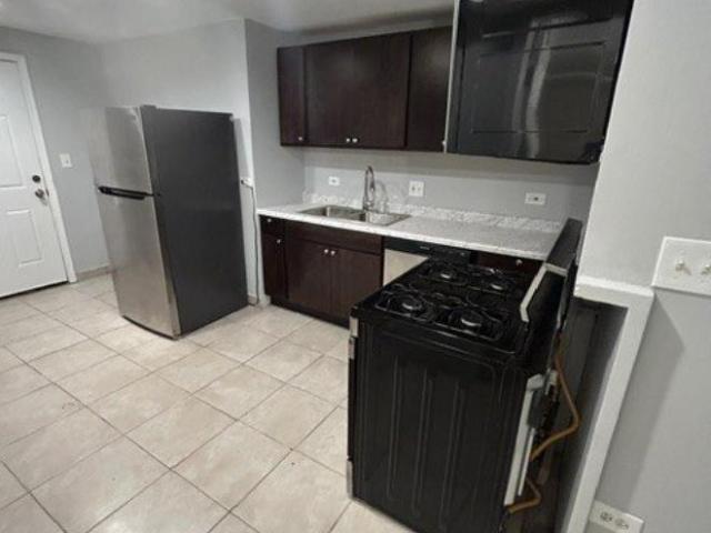 2 Br, 2 bath, Condo 2300 South Ridgeway Ave