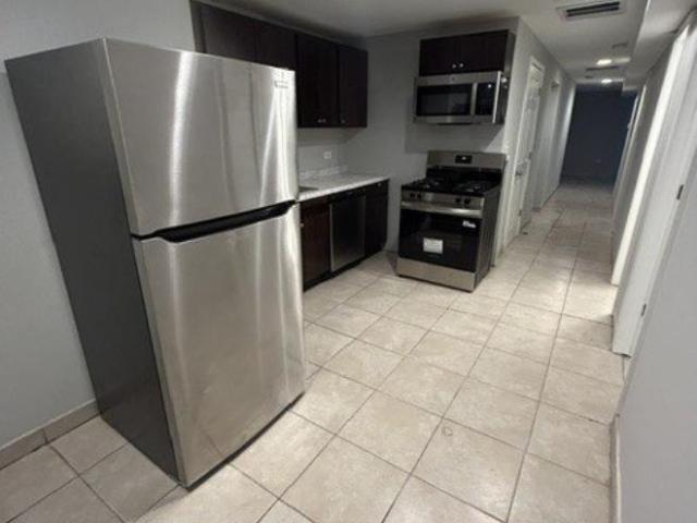 2 Br, 2 bath, Condo 2300 South Ridgeway Ave