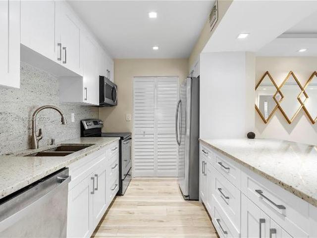 2 Br, 2 bath, Condo 230 Lakeview Drive