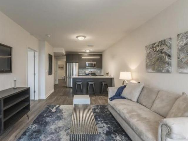 2 Br, 2 bath, Condo 230 W Evergreen Ave