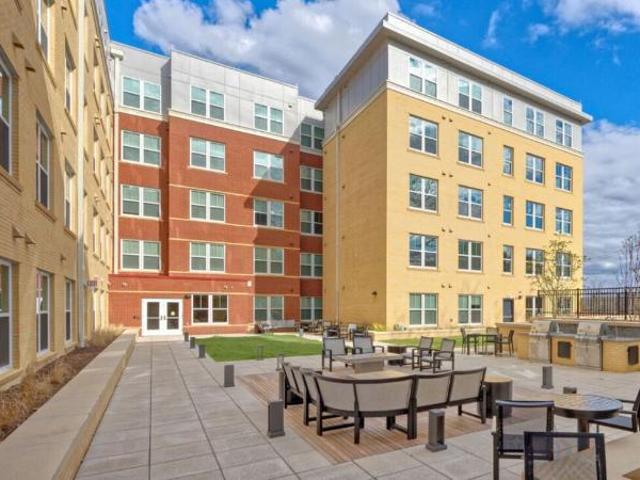 2 Br, 2 bath, Condo 2317 Huntington Ave